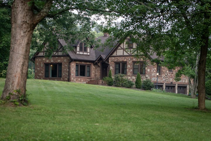 Dog Friendly 5 Br W/ Hot Tub & Fire Pit On 9 Acres - Asheville