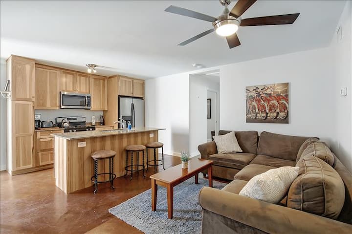 Charming Triplex-1 Bedroom 3 Miles from Downtown! - Townhouses for Rent ...