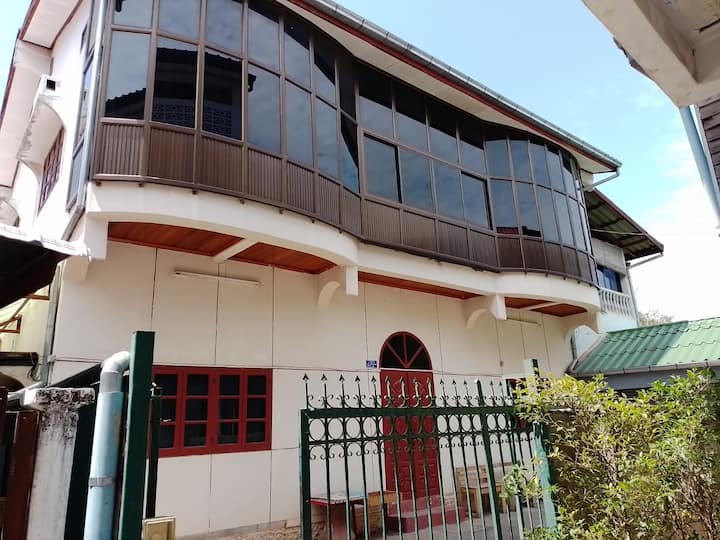 Spacious 3 Bedrooms Home, Private And Big Garden - Vientiane