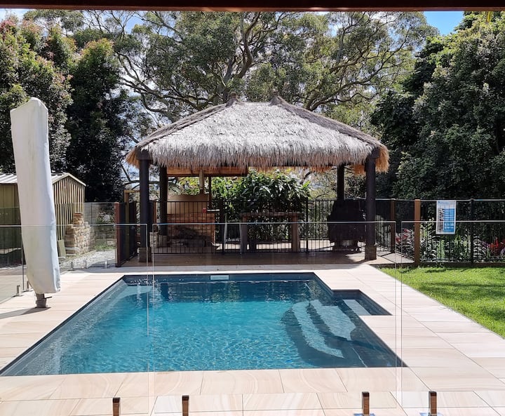 Comfortable Downstairs Studio Unit With Pool - ニューカッスル