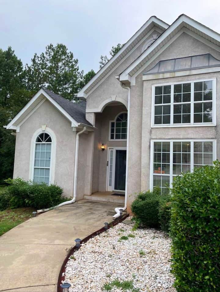 Our Fayetteville Tucked Away In Comfort (8 Beds) - Lake Spivey, GA