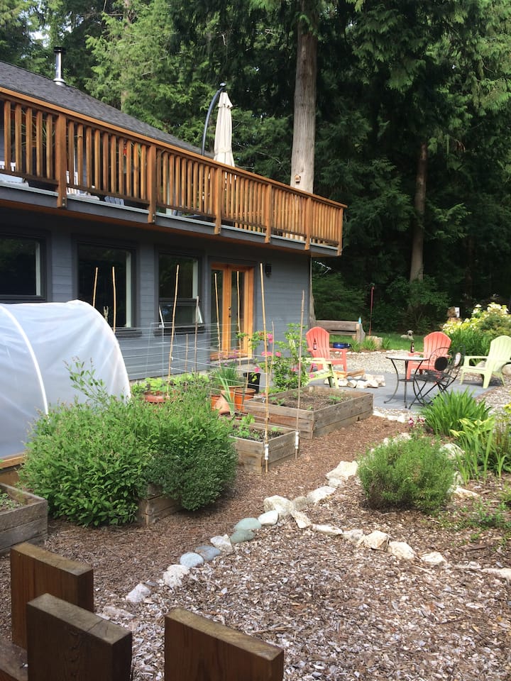 Garden Studio On Henderson - Sechelt