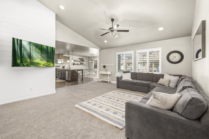 6 Bedroom Rambler Near Uvu, Byu, & Golf Course - Provo, UT