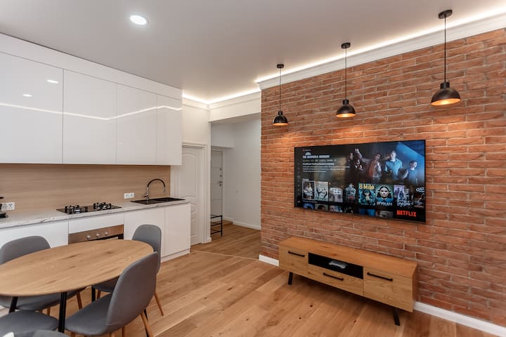 Modern 2 Bedroom Apartment On Main Street - Chișinău