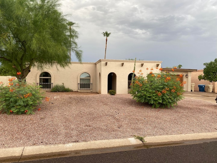 3 Br, Large Pool, Close To Downtown. - Fountain Hills, AZ
