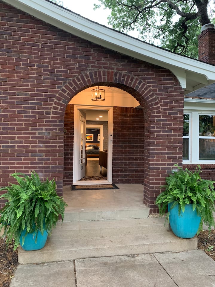 Charm, Style & Comfort In Fort Worth W/ Pizza Oven - Fort Worth, TX