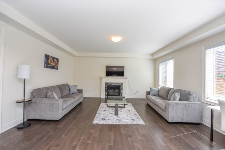 Specious 4 Bedroom Home In Milton - Milton