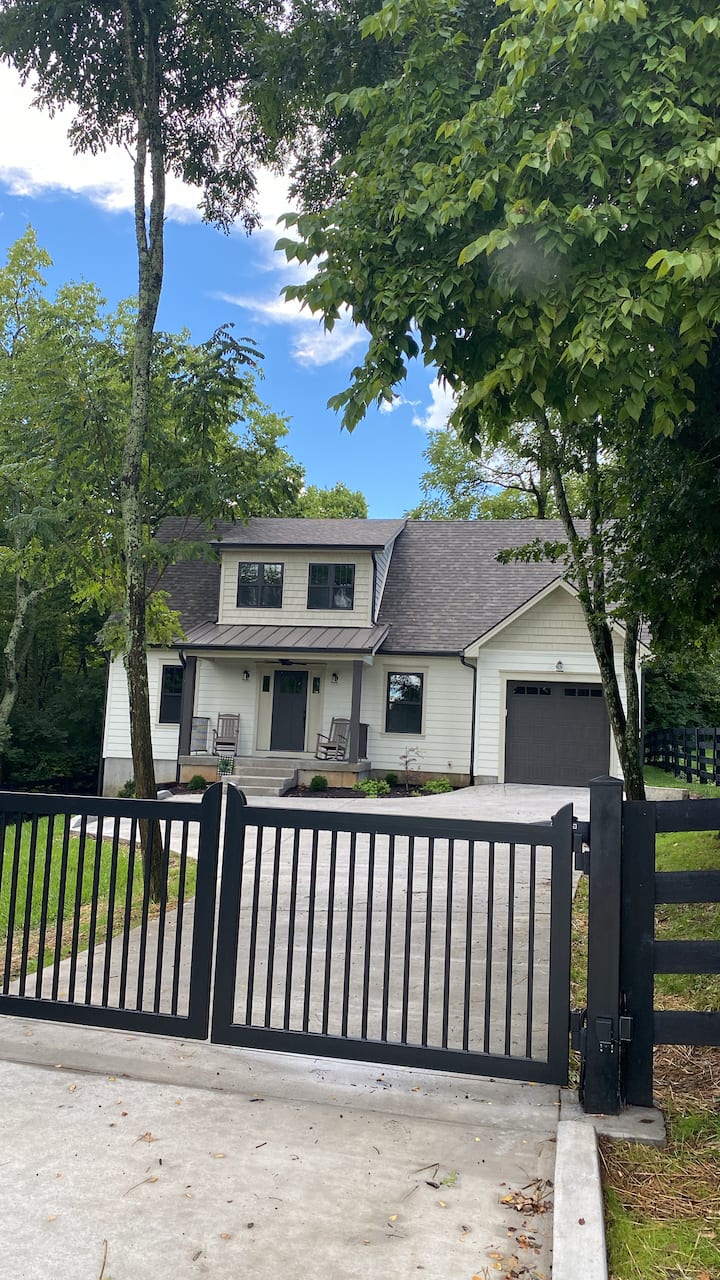 Cozy Cottage Nestled In Scenic Bluegrass Country - Lexington, KY