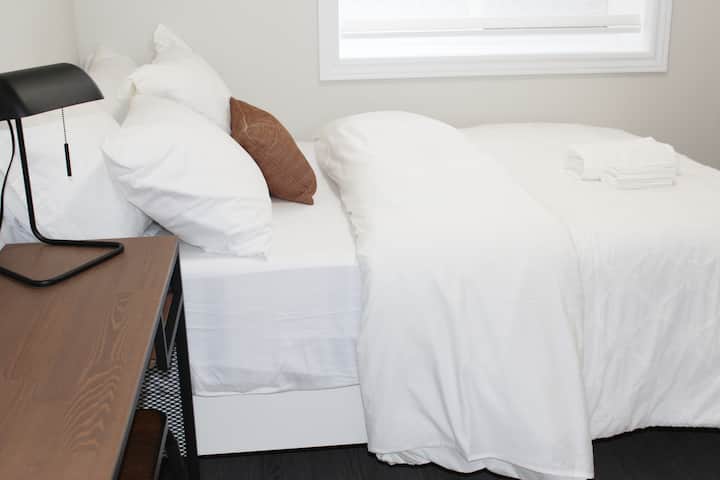 Unique Private Bedroom - Waterloo