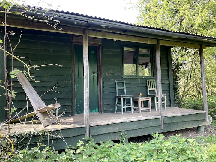 The Hut By The Pond - 사이런세스터