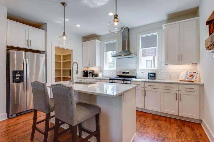 East Nash 8 Min To Dt! Sleeps 8 - Nashville, TN