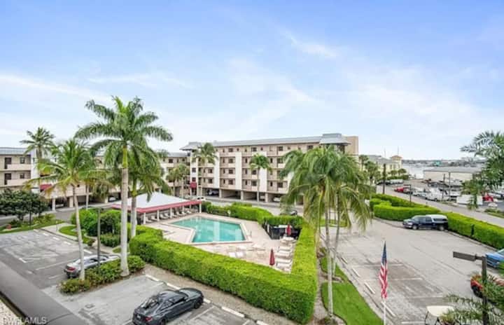 Waterfront Smart Condo-walk To 5th Ave! - Naples, FL