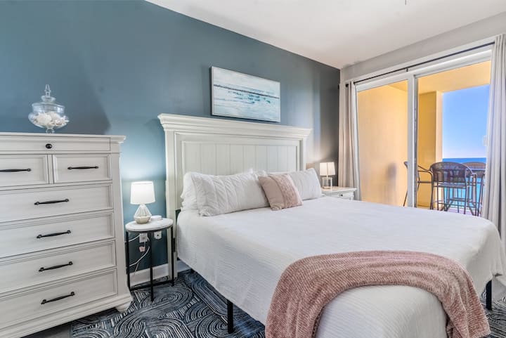 2/2 Oceanfront, Million$ Views, 5 Star Stay! - Panama City Beach, FL