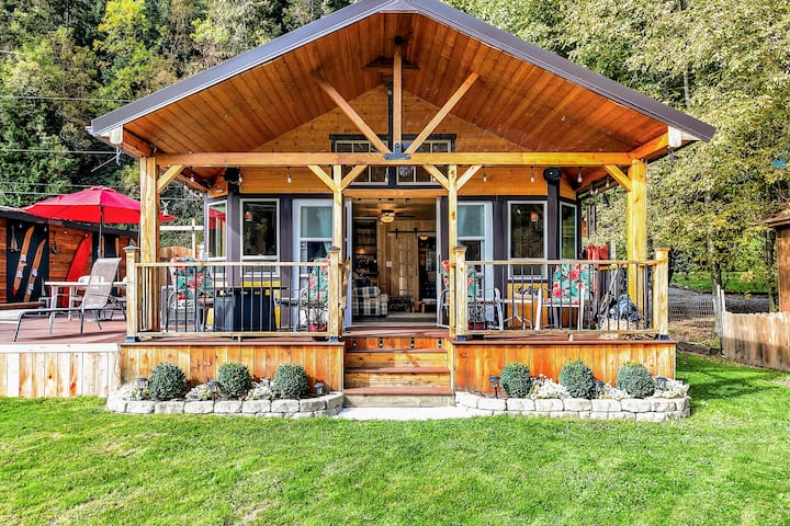 Cozy Lakefront Cabin - Ohop Lake, WA