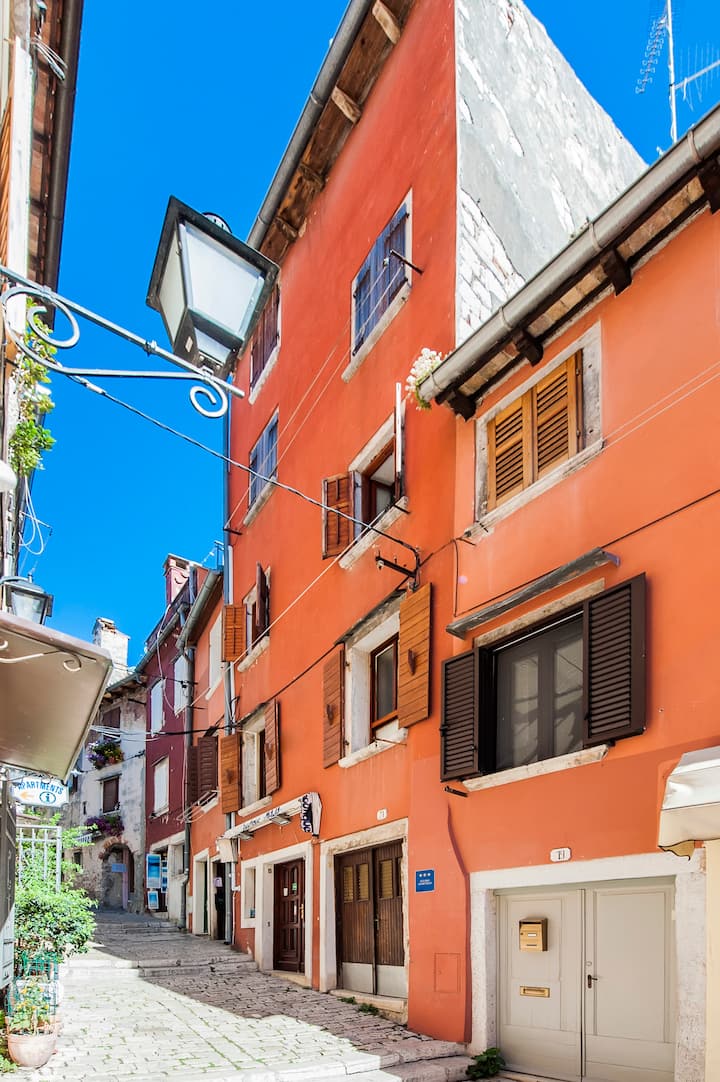 Central Old Town Studio With Free Bike Included - Vrsar