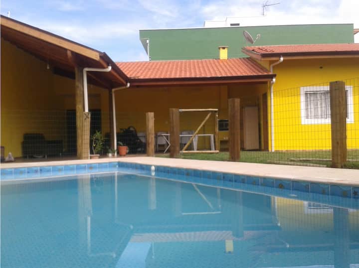 Casa Com Quintal Piscina,churrasqueira, Aceita Pet - Taubaté
