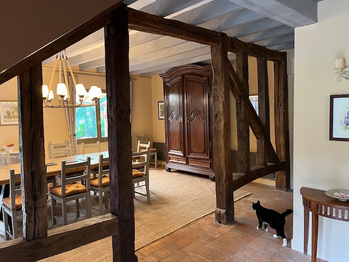 Charming House In The Forest, With Heated Pool - 中央