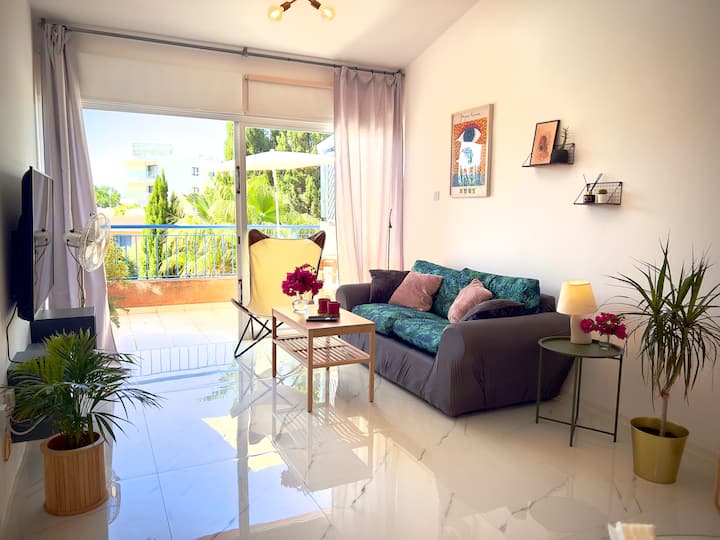 Chic Paphos Escape With Pool - Prime Spot - Paphos