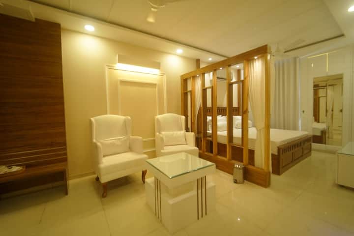 Antique Royal Suite - Panchkula