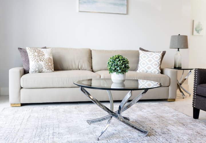 Escape To Paradise In A Stylish 2-bedroom Condo - Nassau