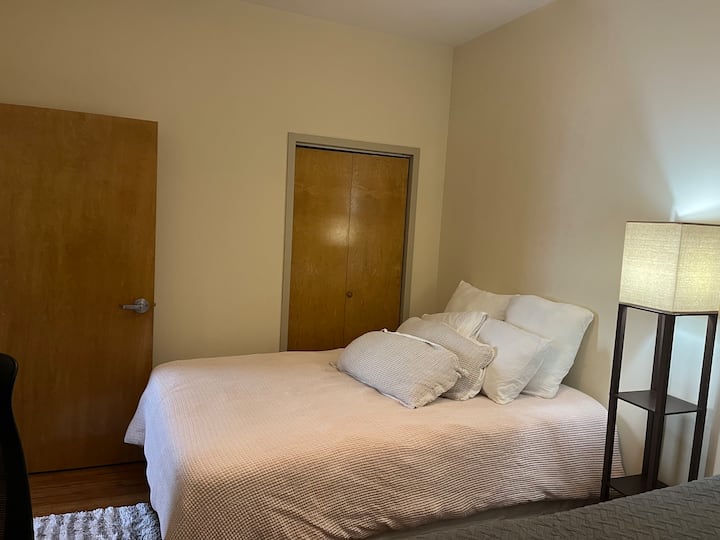 Lovely One Bedroom Apt In Quiet Bayonne - Bayonne, NJ