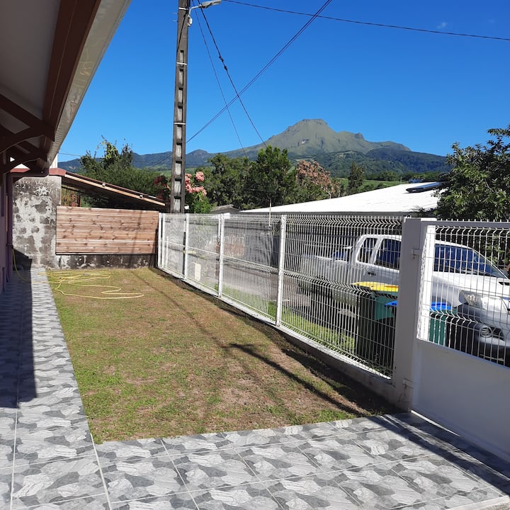 Maison Au Calme Avec Vue Sur La Montagne Pelée - Martinique