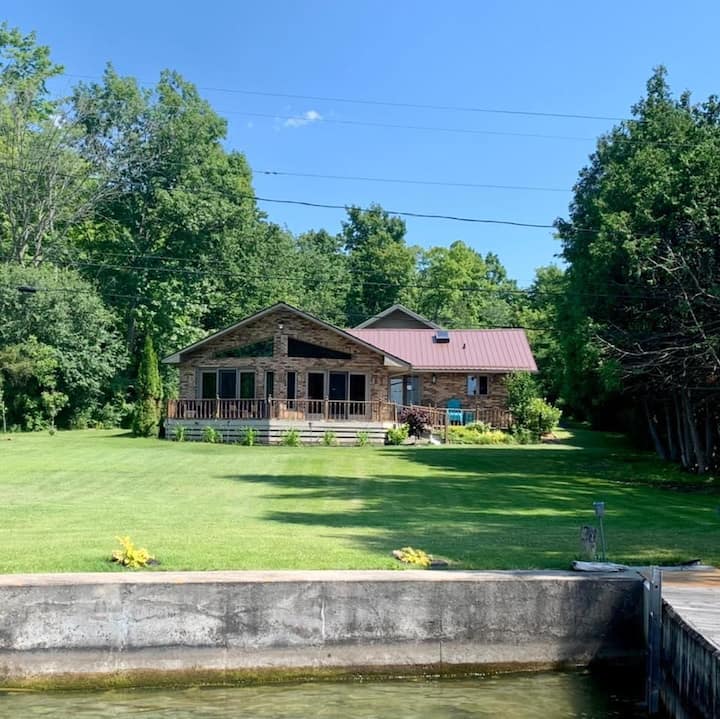 2/2 Waterfront Property W/ Private Driveway & Dock - Brockville