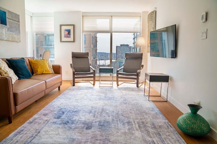 2 Beds 2 Baths Condo With Pool, Gym, Hot Tub - Vancouver