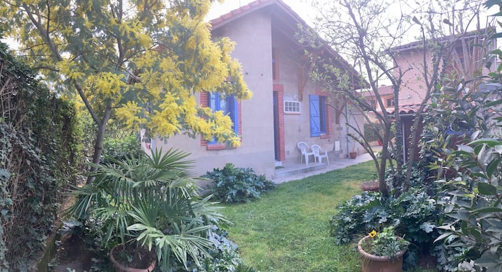 Petite Chartreuse Au Fond Du Jardin - Toulouse