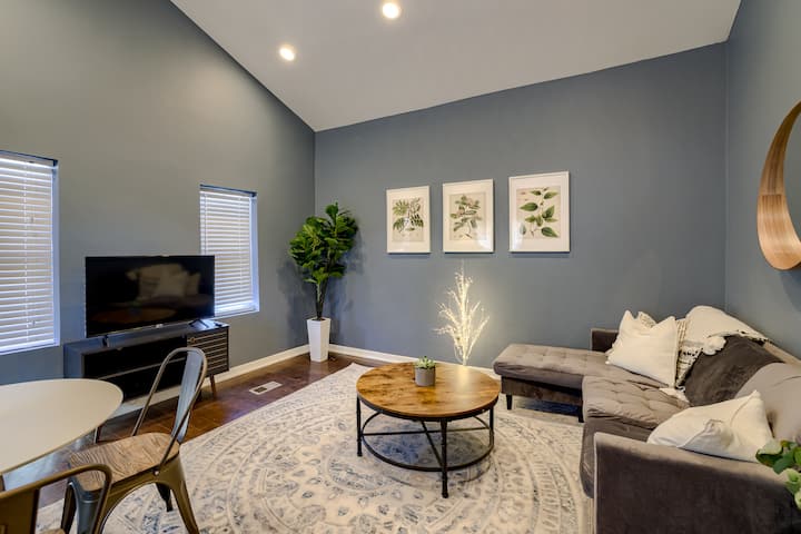 Charming 2-bedroom Home On Quiet Street. - Kansas City, KS