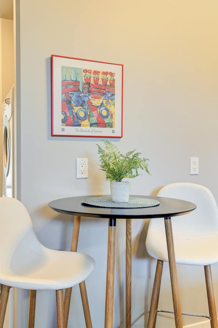 Arlo - Bright 2br | Parking | Near Downtown & Uofs - Saskatoon