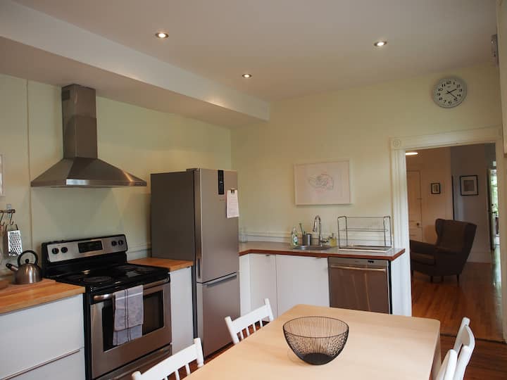 Appartement Bien Situé Et Confortable - Montreal