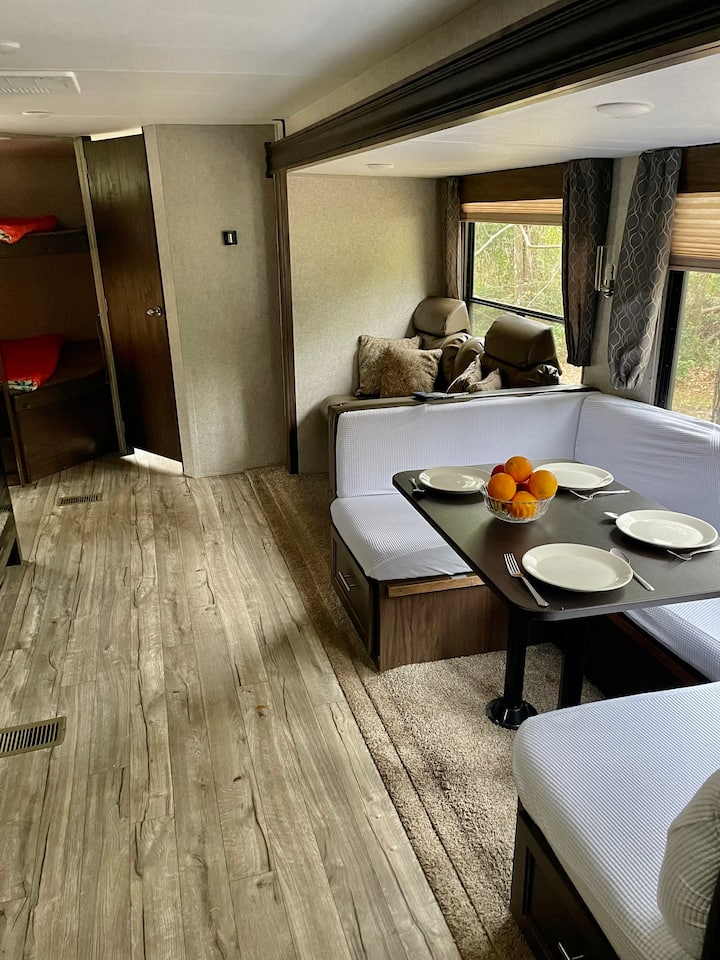 Private And Delightful One Bedroom Travel Trailer - Tallahassee, FL