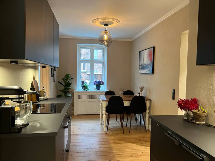 Central Lejlighed Med Skøn Gårdhave I ØGaderne - Aarhus