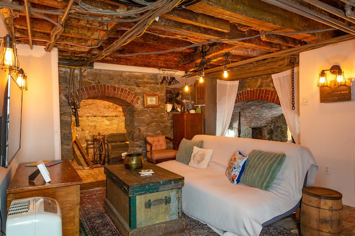 Studio In Wine Cellar On Historic Elfreths Alley - Camden, NJ