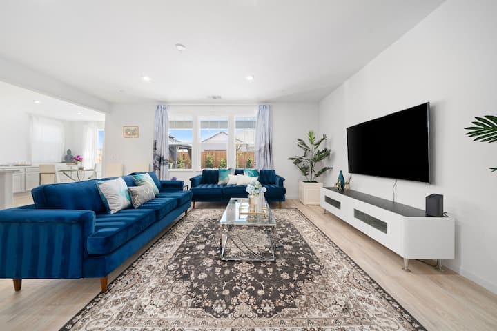 Serene Nature's Retreat: Tranquil Paradise Home - Elk Grove