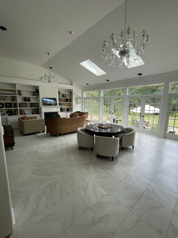 Beautiful Private Room And Bath. In Luxurious Home - Durham, NC