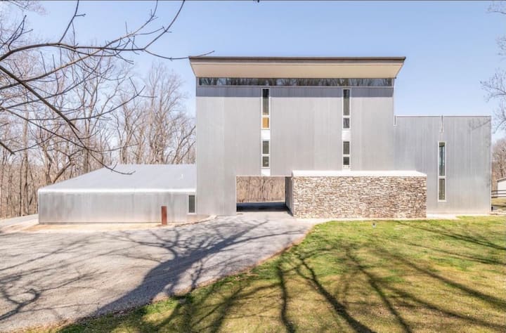Unique 5 Bed Airplane Hanger Home. - Middleburg, VA