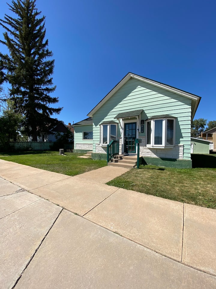 Nice 3 Bedroom House With Plenty Of Parking. - Laramie, WY