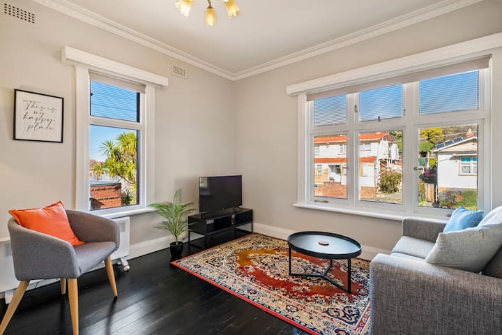 Bright 2 Bedroom Apartment - Easy Walk To The Cbd - Hobart