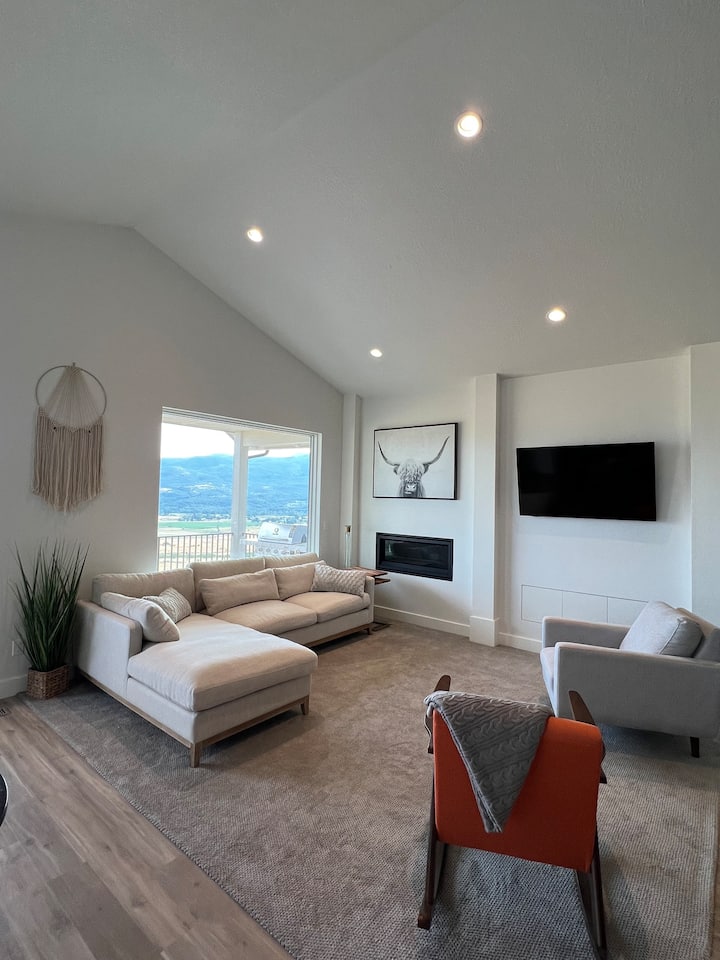 Modern Eden Retreat | Scenic Views, Hot Tub, 5br - Huntsville, UT
