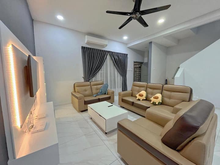 Luxury Netflixwifi 12pax-jb Skudai Utm/aeon Tamanu - Johor