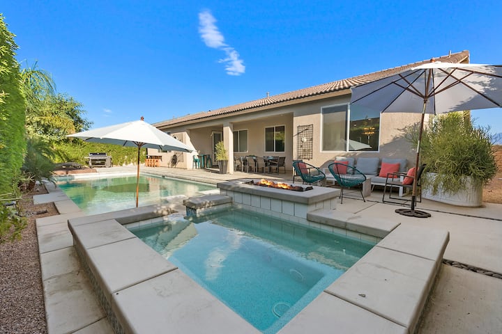 Luxury Villa Pool/Spa/Games 8 min to Coachella - Houses for Rent in ...