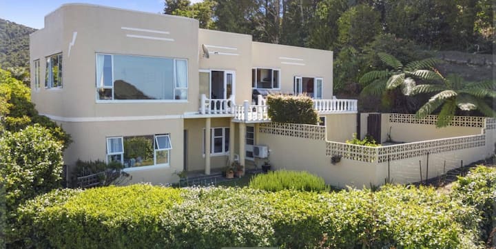Art Deco Paihia Central. Views To Russell, - Paihia