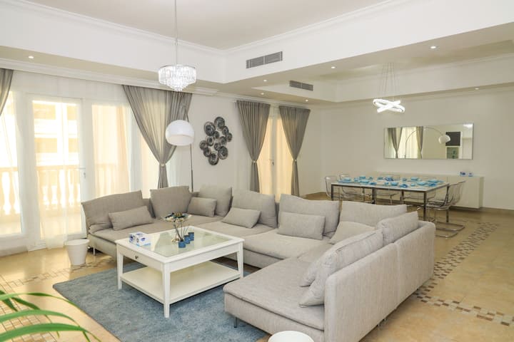 Lovely Corner 2 Bedroom Apartment - Doha