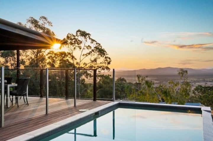 Luxe Pool Views Close To Beach & Airport Mt Coolum - Coolum Beach