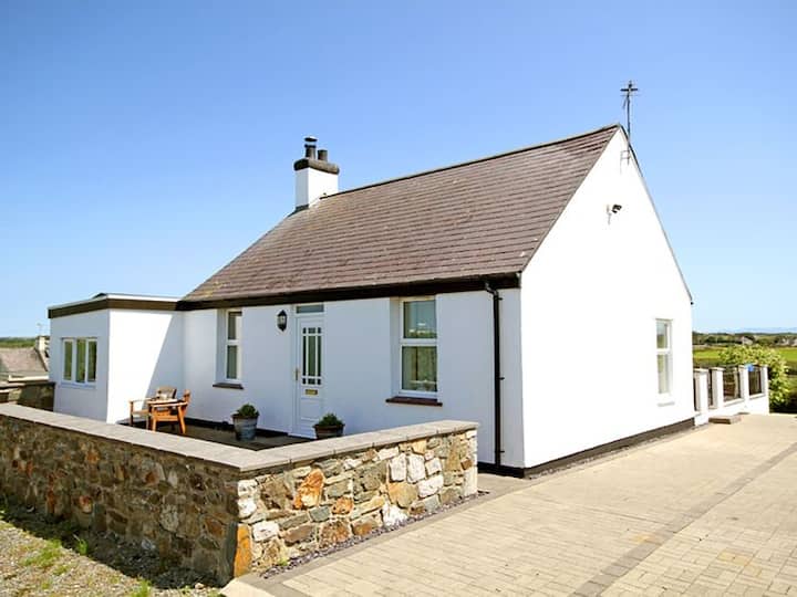 Traditional Welsh Cottage With A Modern Feel. - Anglesey