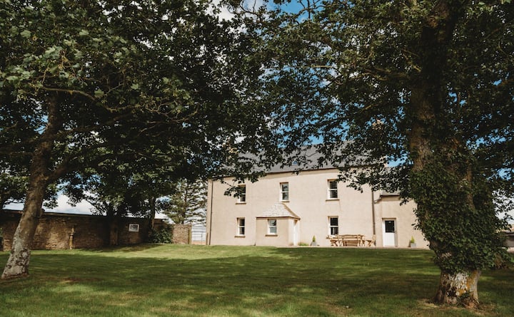 The Herdsman’s House - 5 Bed House With Hot Tub - Thurso