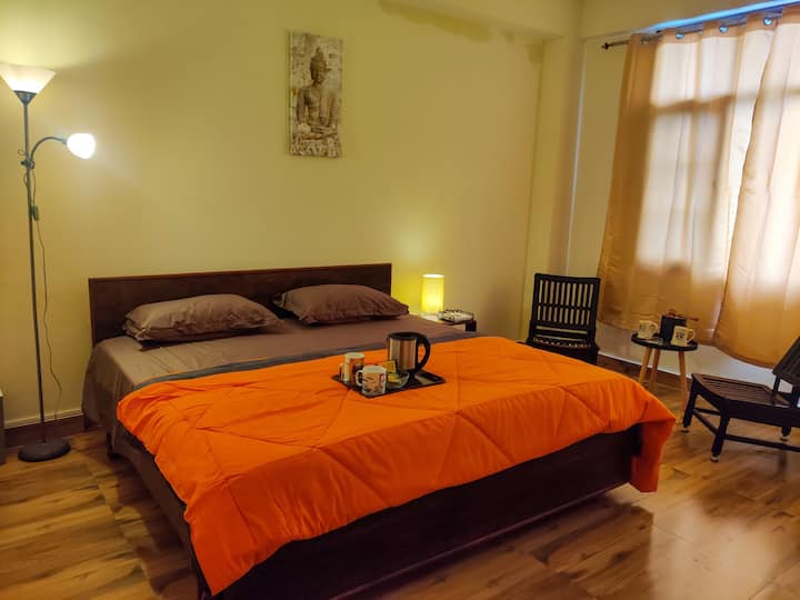 Stunning Views 1bhk, Balcony! Market, Parking - Shimla