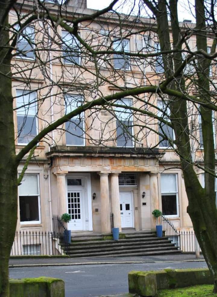 3 Bedroom Penthouse, West End, Free Parking - Glasgow